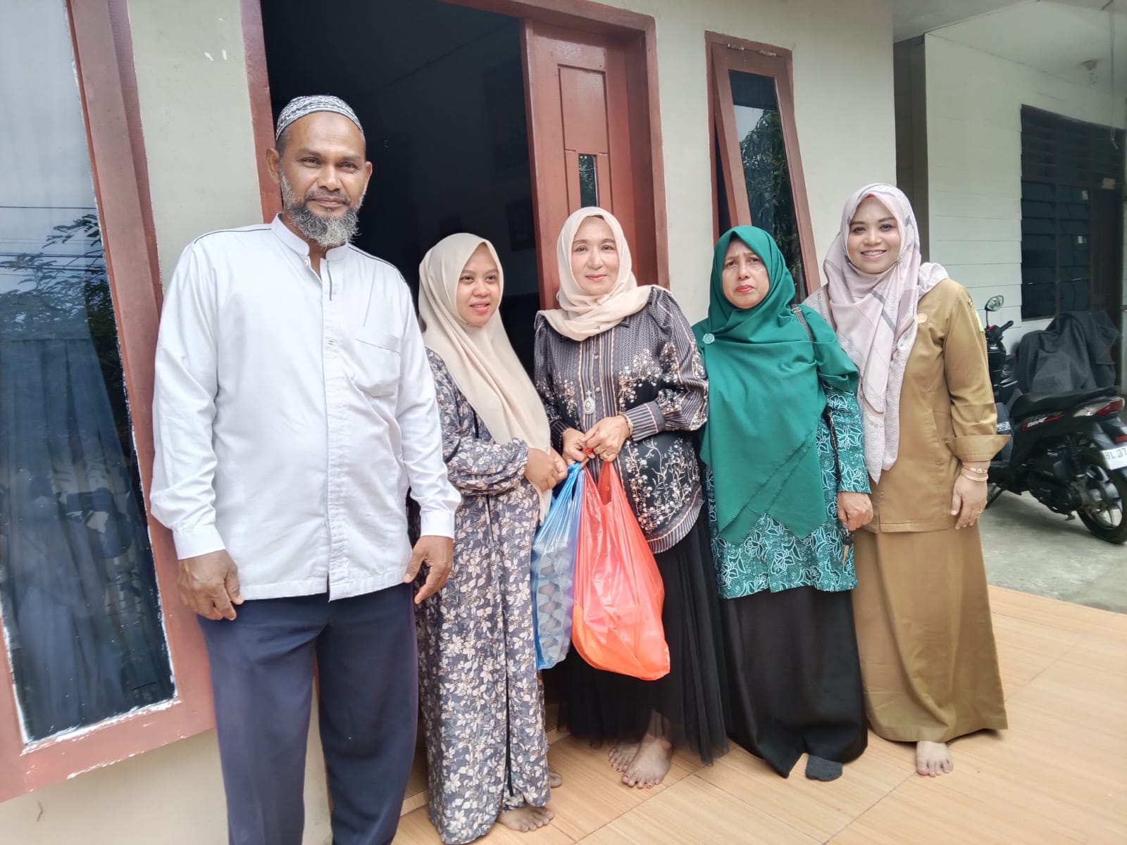 PERSAKMI Aceh Kunjungi Ibu Hamil dan Anak Stunting di Aceh Besar – Haba ...